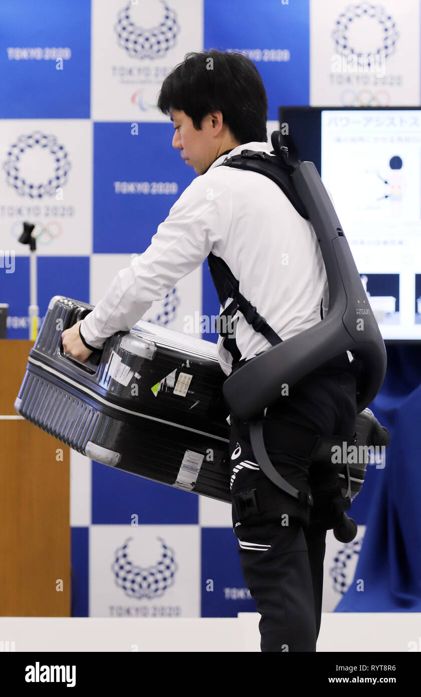 Power assist suits hi-res stock photography and images - Alamy