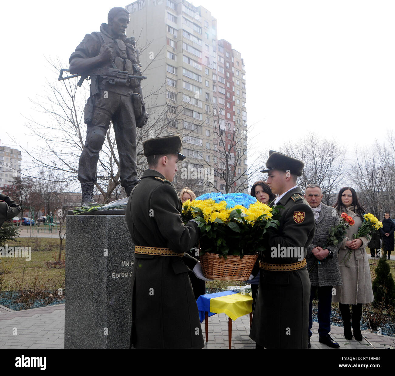 Ukrainian volunteer hi-res stock photography and images - Alamy