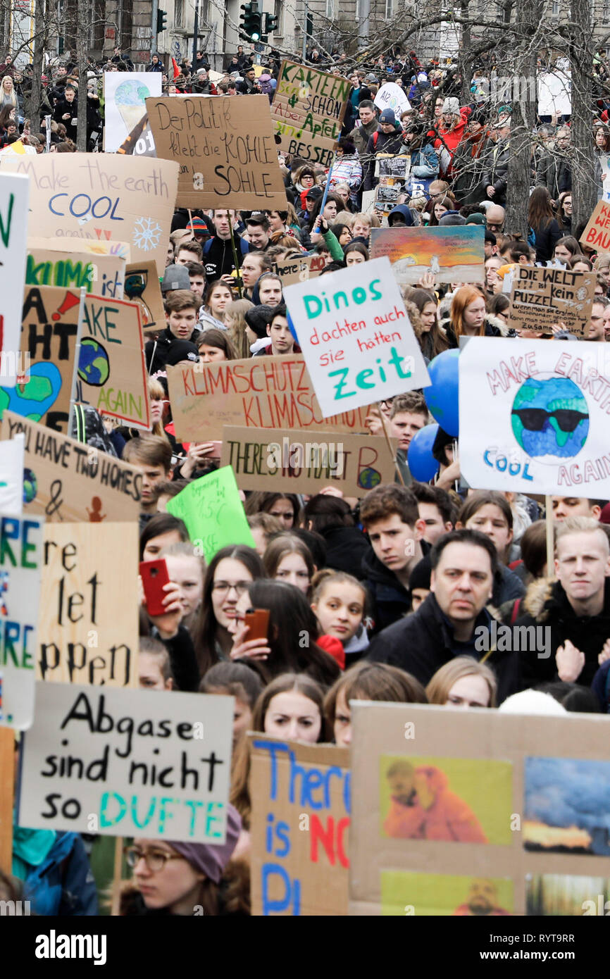 Berlin, Germany. 15th Mar, 2019. Students take part in the "Fridays for ...
