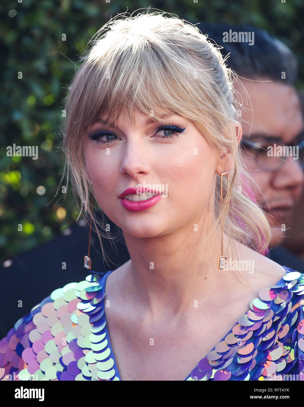 LOS ANGELES, CA, USA - MARCH 14: Singer Taylor Swift wearing a Rosa ...