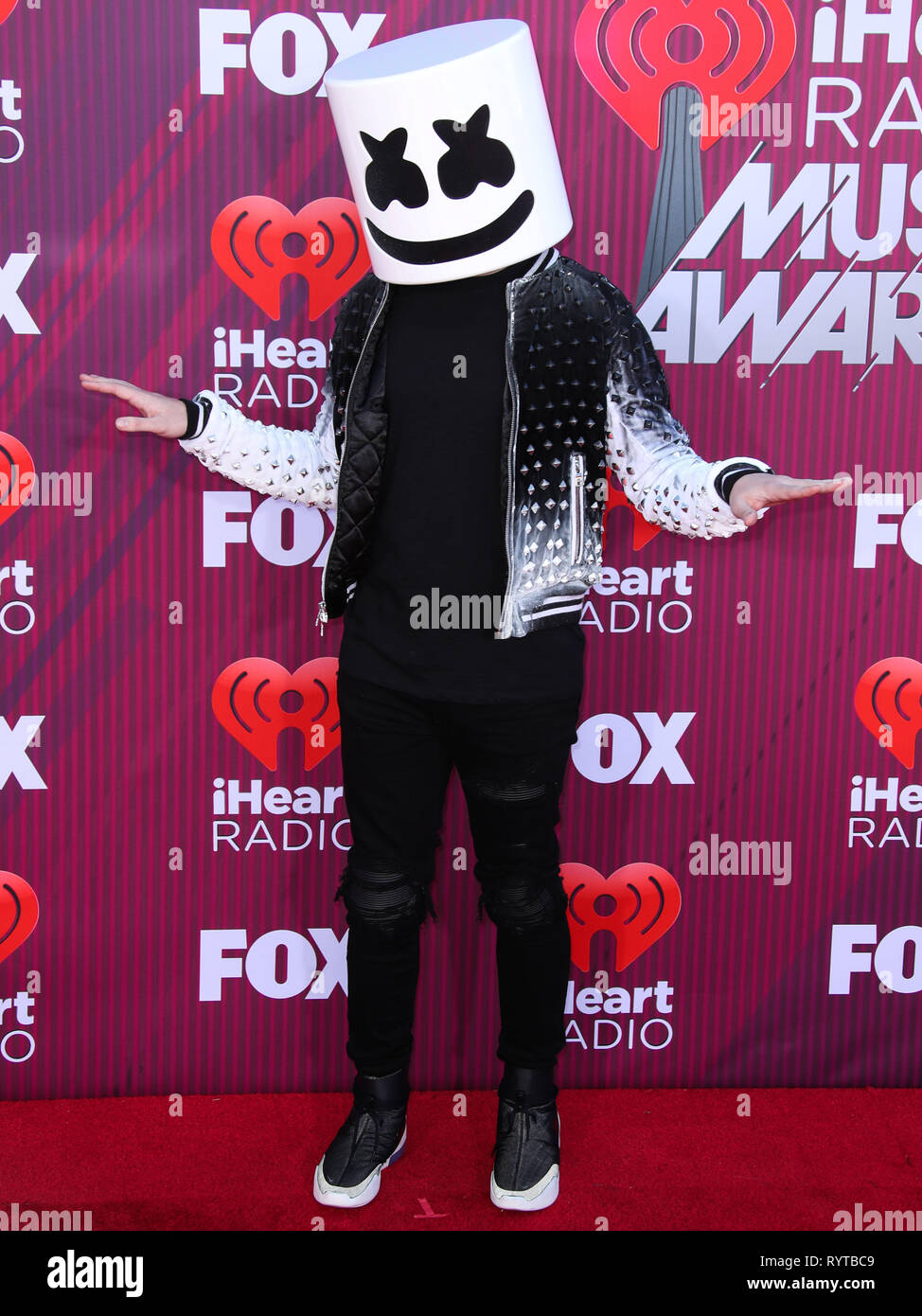 LOS ANGELES, CA, USA - MARCH 14: Marshmello (Christopher Comstock ...