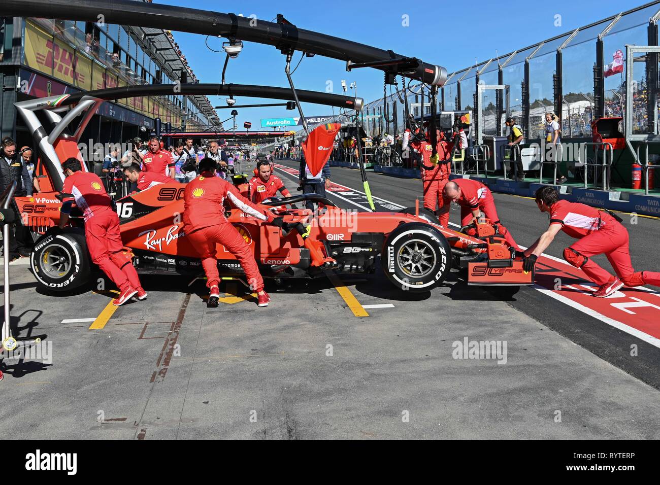 Ferrari f1 team mechanics hi-res stock photography and images - Alamy