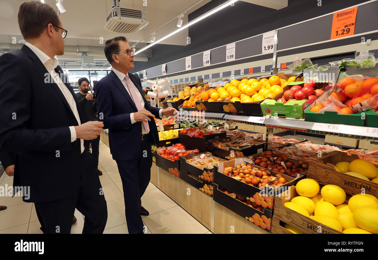 Lidl supermarket in berlin germany hi-res stock photography and images ...