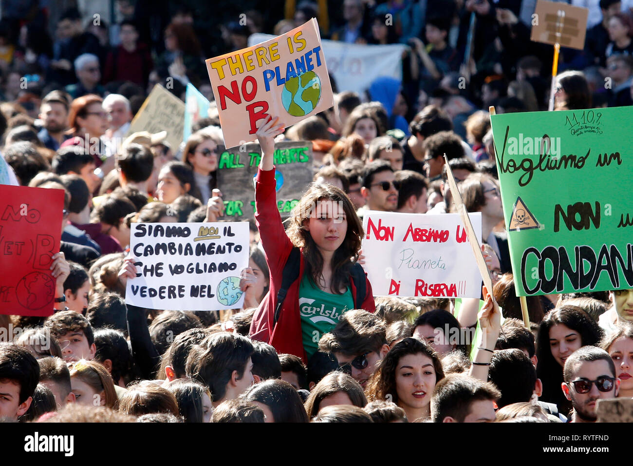 Rome, Italy. 15th Mar, 2019. Banner: there's no planet B Rome March ...