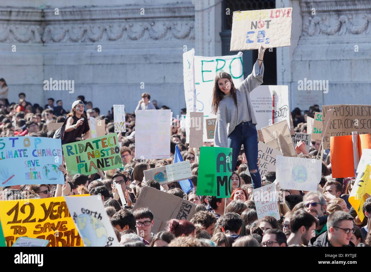 Fridayforfuture hi-res stock photography and images - Alamy