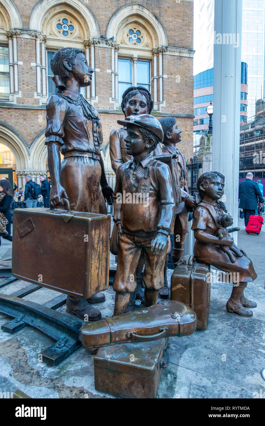 Children of the Kindertransport sculpture of Jewish Refugee Children at ...