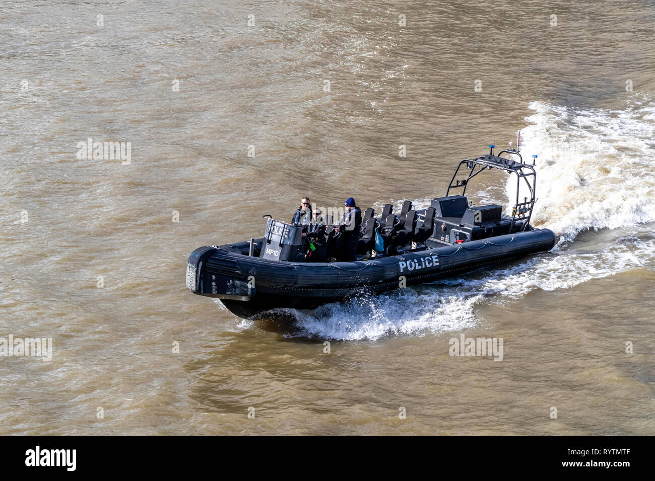 Fast outboard launch hi-res stock photography and images - Alamy