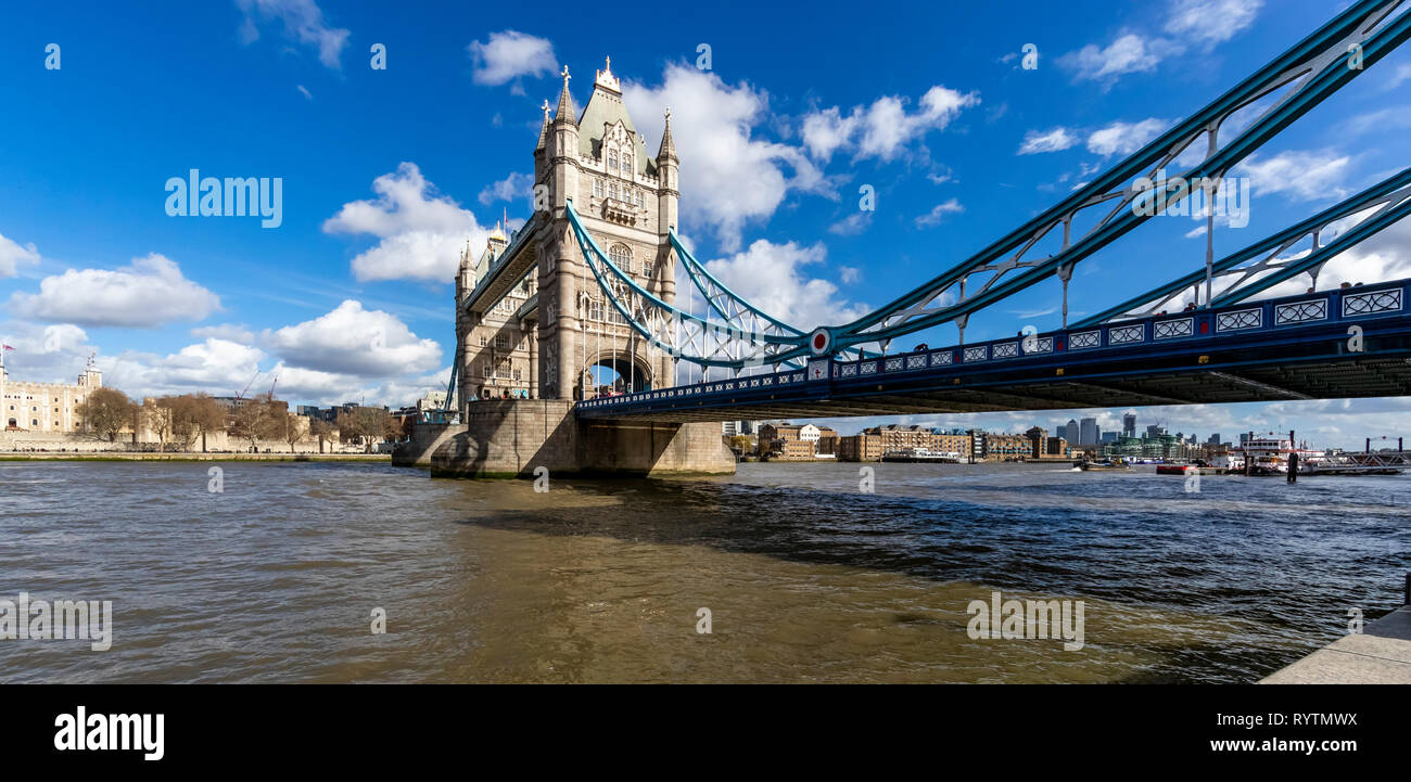 London's iconic Tower Bridge across the River Thames Stock Photo - Alamy