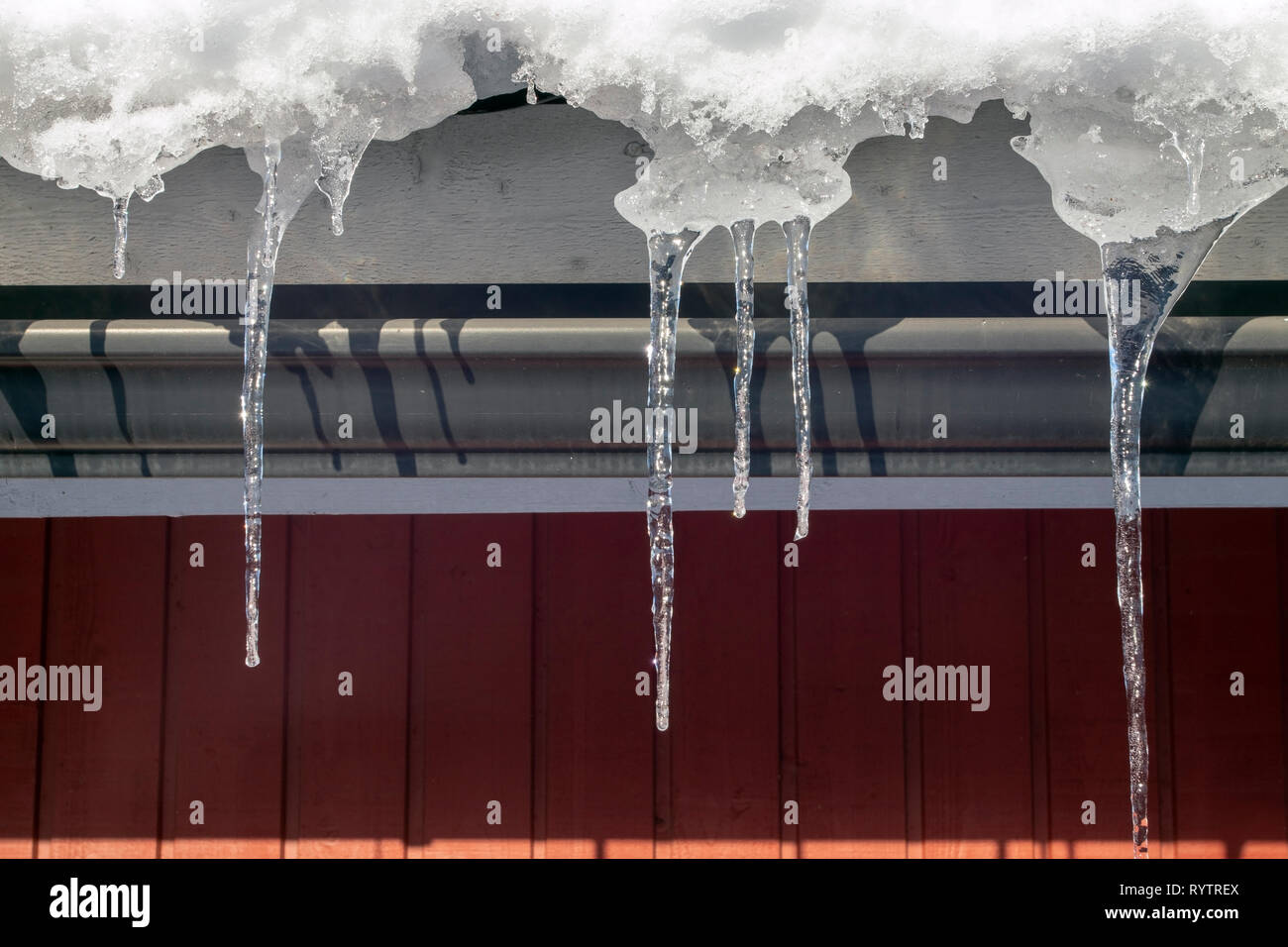 Eaves hanging hi-res stock photography and images - Alamy