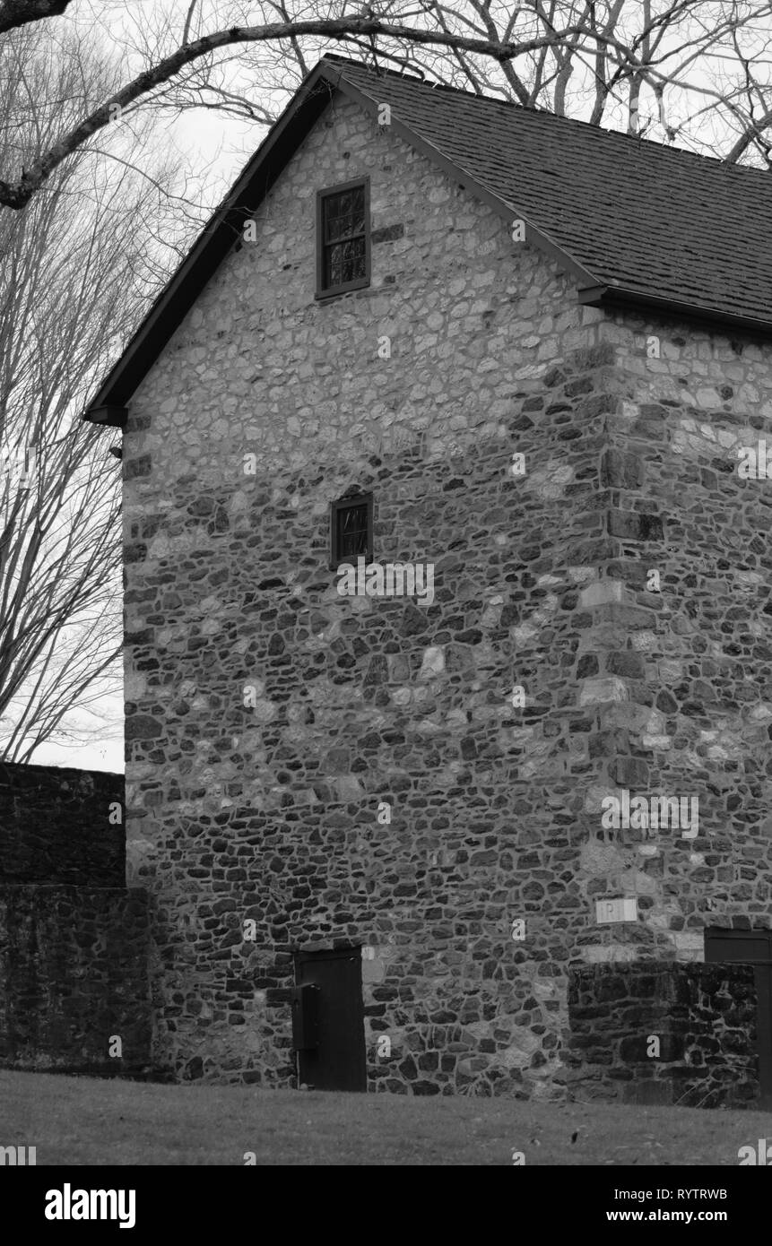 American colonial barn hi-res stock photography and images - Alamy