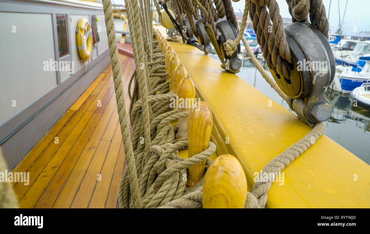 Ship poles hi-res stock photography and images - Alamy