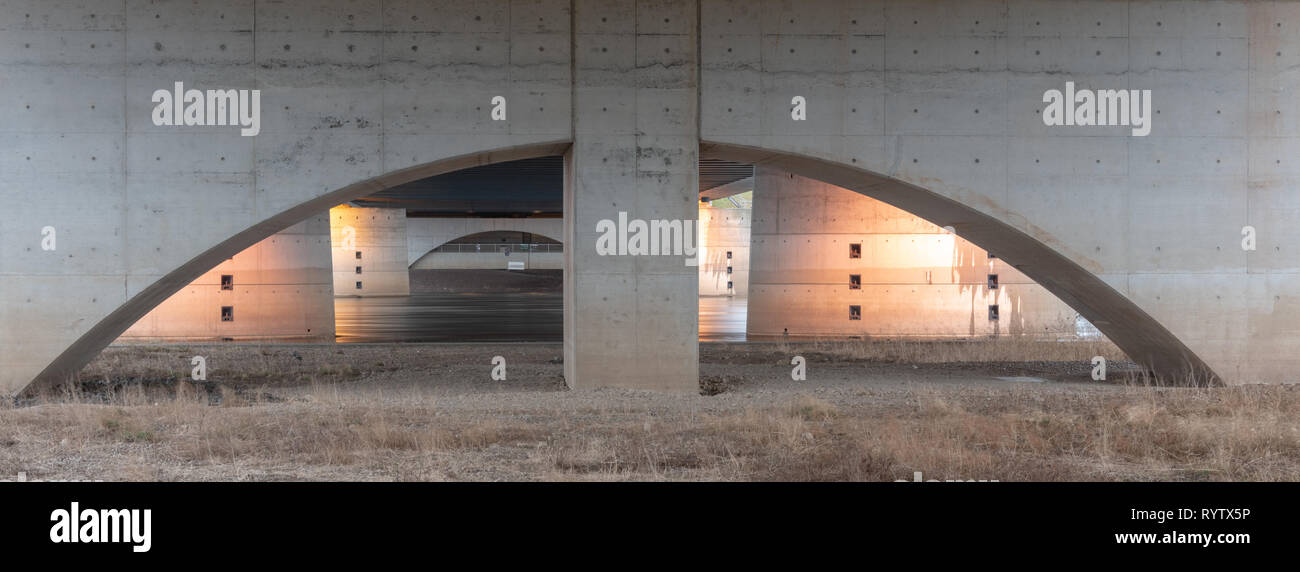 Trough bridge hi-res stock photography and images - Alamy