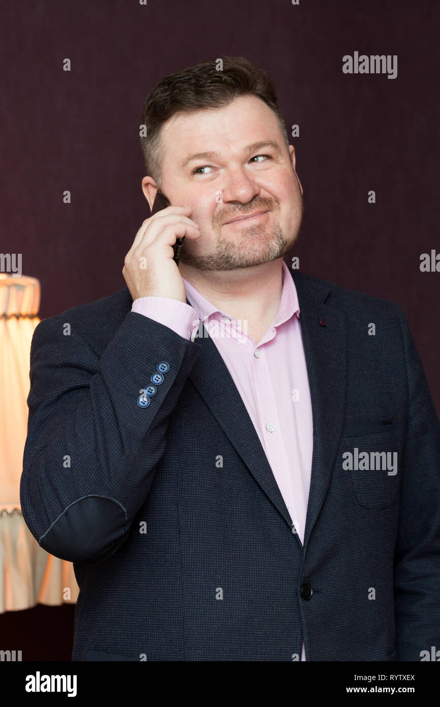 Fat man with a beard talking on a mobile phone Stock Photo - Alamy