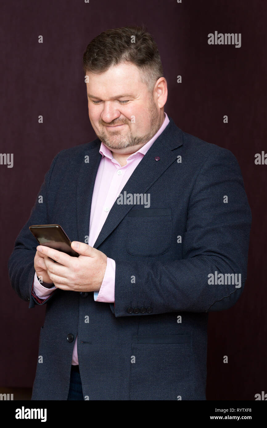 Fat man talking on mobile hi-res stock photography and images - Alamy
