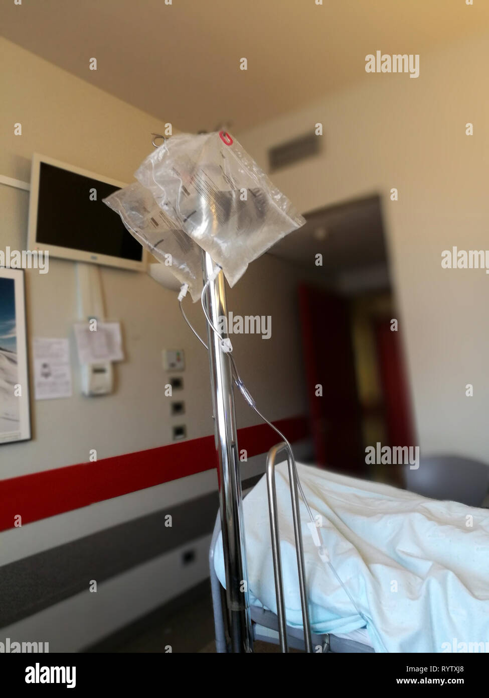 Saline solution hi-res stock photography and images - Alamy