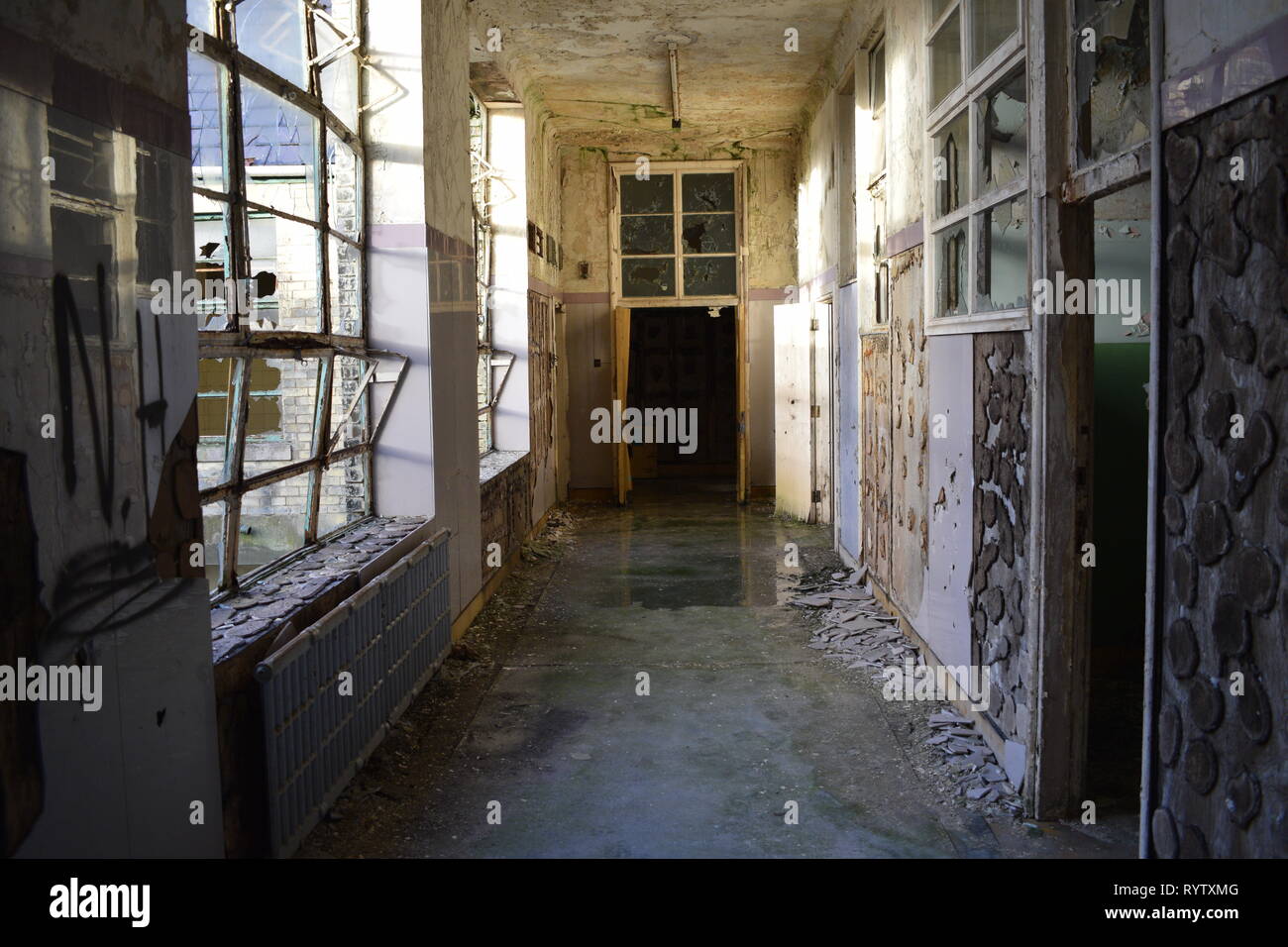 Ghosts in abandoned haunted hi-res stock photography and images - Alamy
