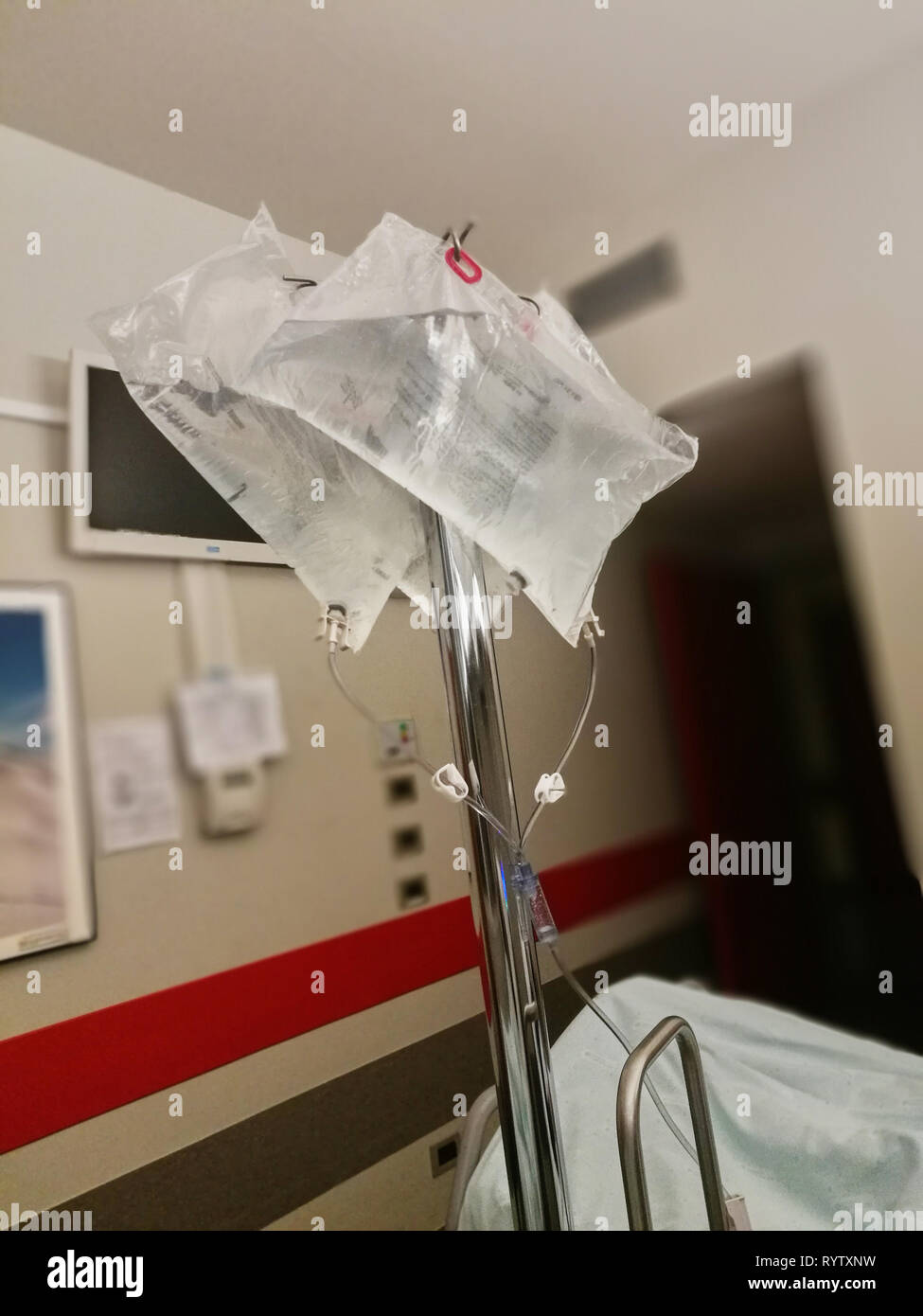 Saline solution hi-res stock photography and images - Alamy