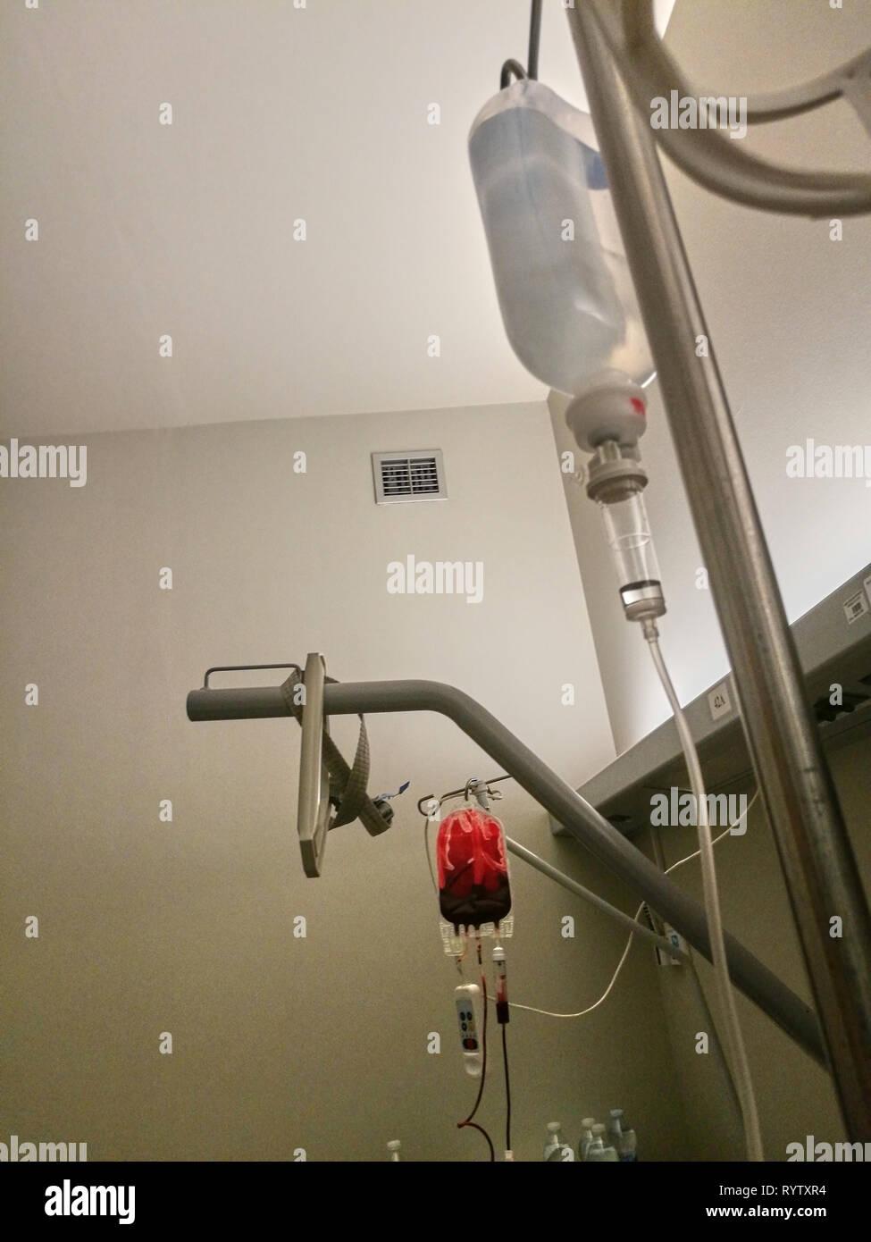 Saline solution hi-res stock photography and images - Alamy