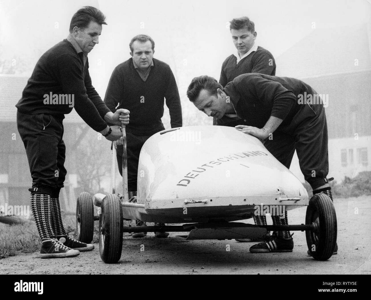 Men four man bobsleigh hi-res stock photography and images - Alamy