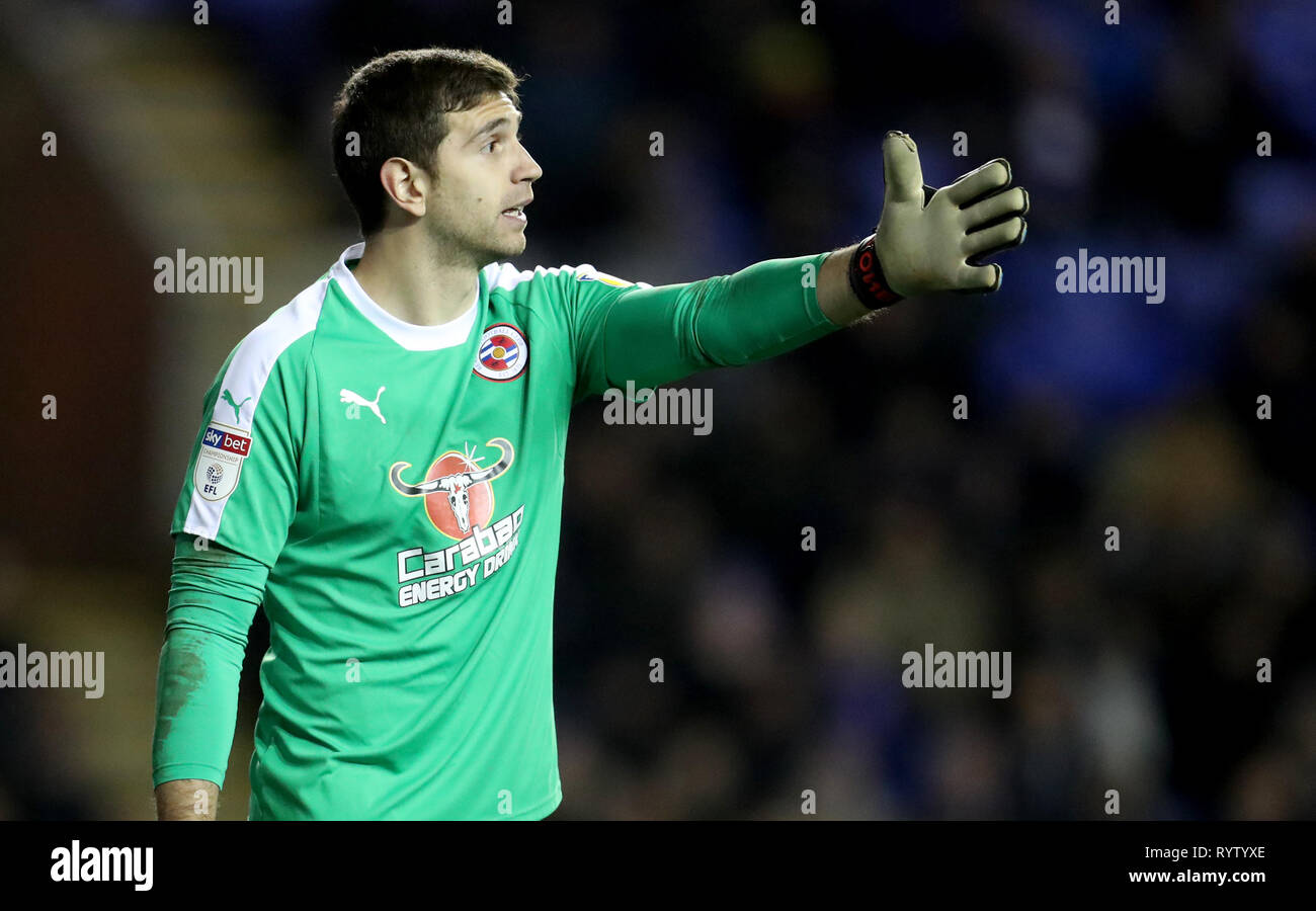 Reading goalkeeper Emiliano Martinez directs his team mates Stock Photo ...