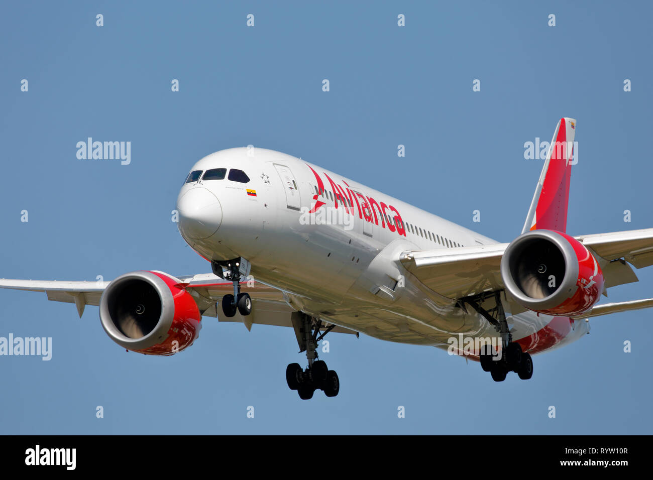 Avianca boeing 787 8 hi-res stock photography and images - Alamy