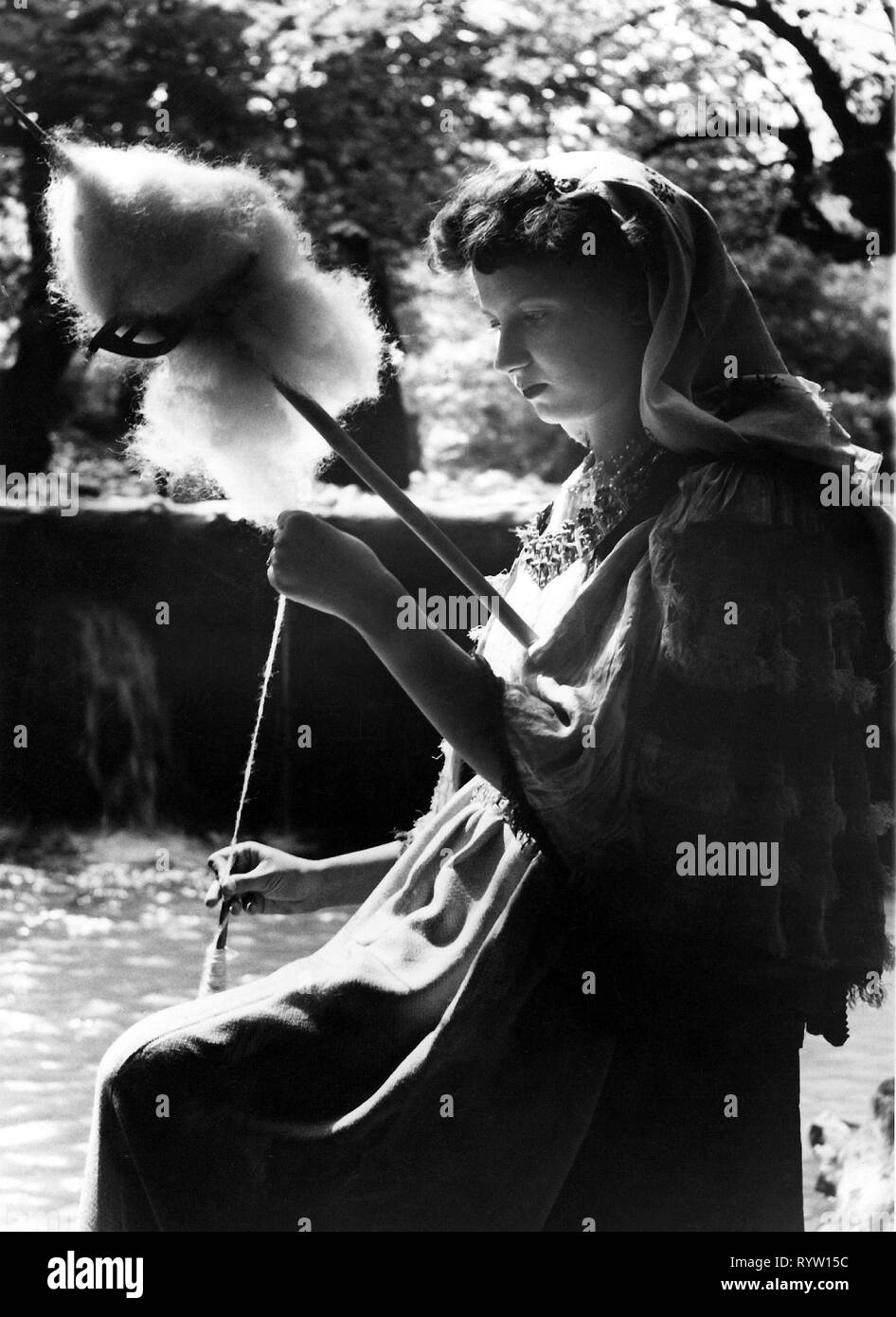 craft / handcraft, spinning, woman with spindle, Tessalia, Greece ...