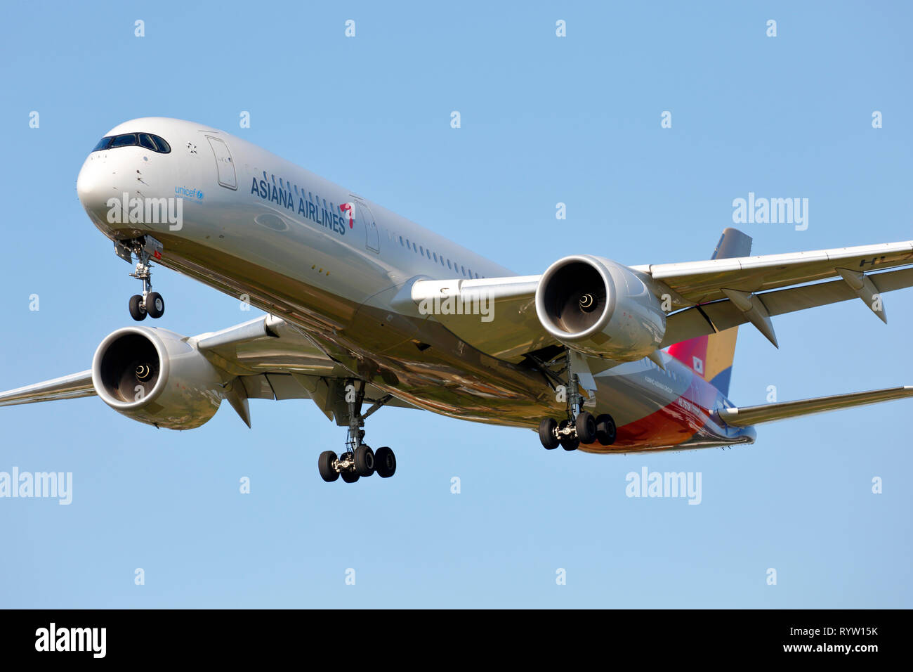 HL7578 Asiana Airlines Airbus A350-900 Stock Photo - Alamy