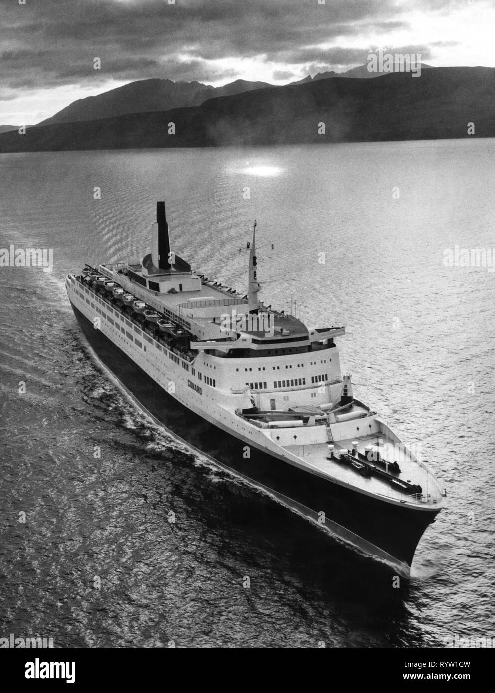 Queen elizabeth 1970 hi-res stock photography and images - Alamy