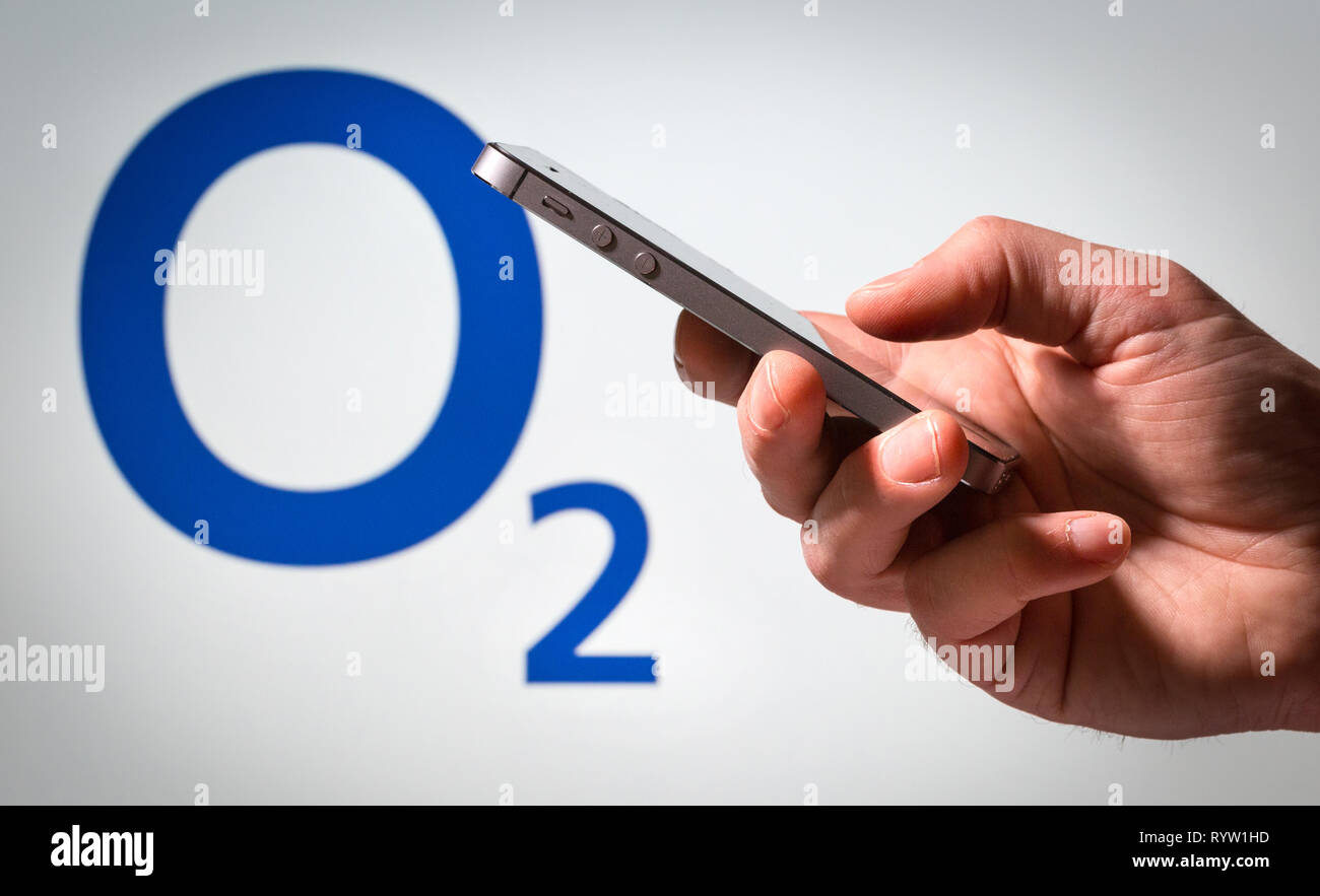 O2 logo hi-res stock photography and images - Alamy