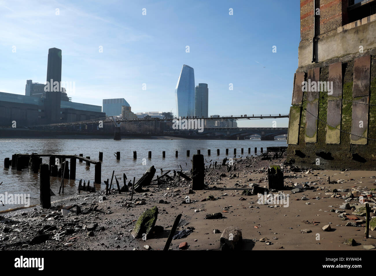 Queenhithe dock hi-res stock photography and images - Alamy
