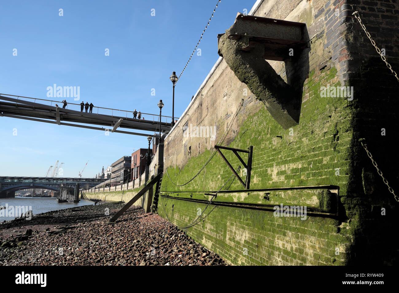 Exterior wall of the bank of england hi-res stock photography and ...