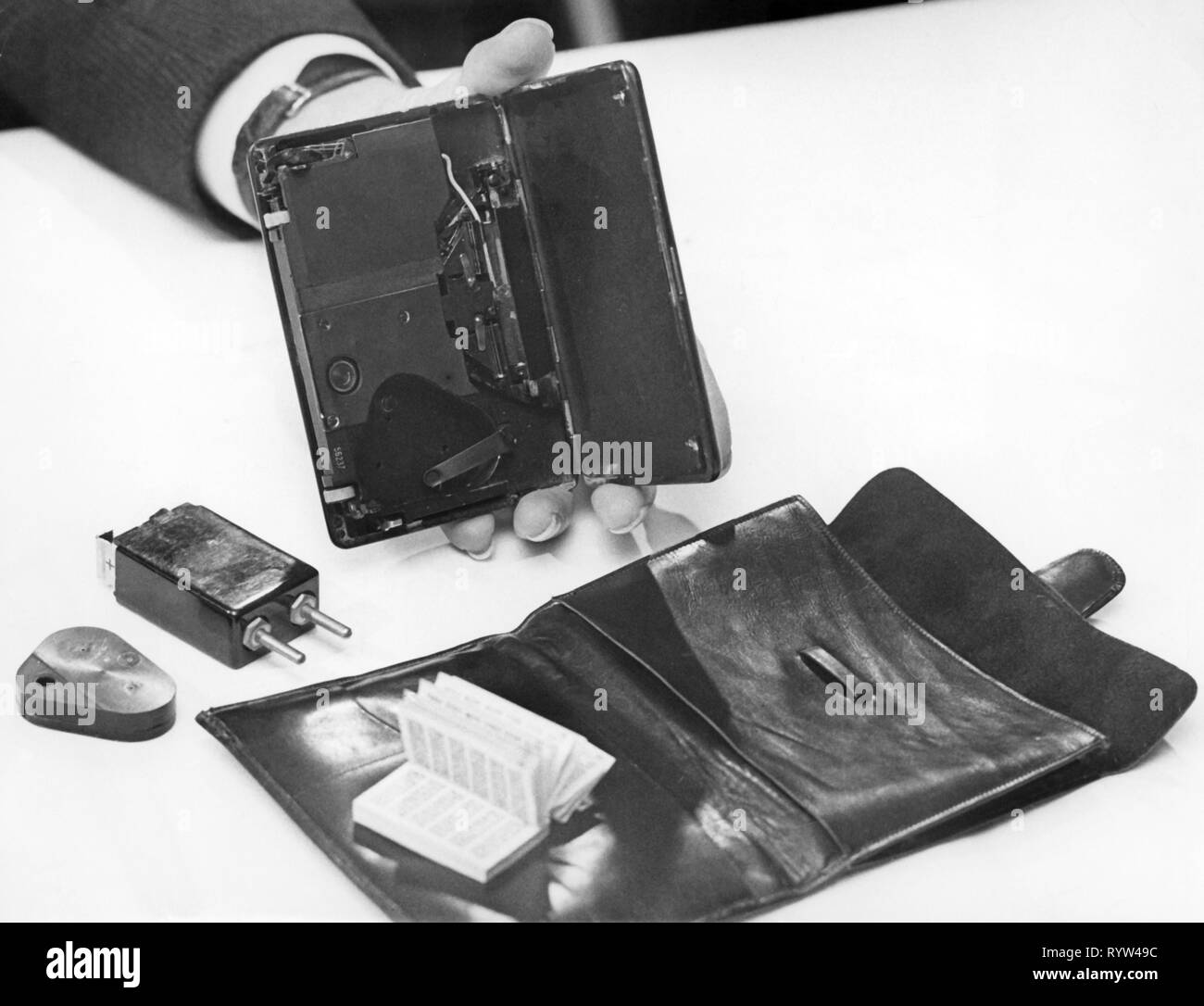 espionage, gadget, cameras, pocket camera in the cigarette case of ...