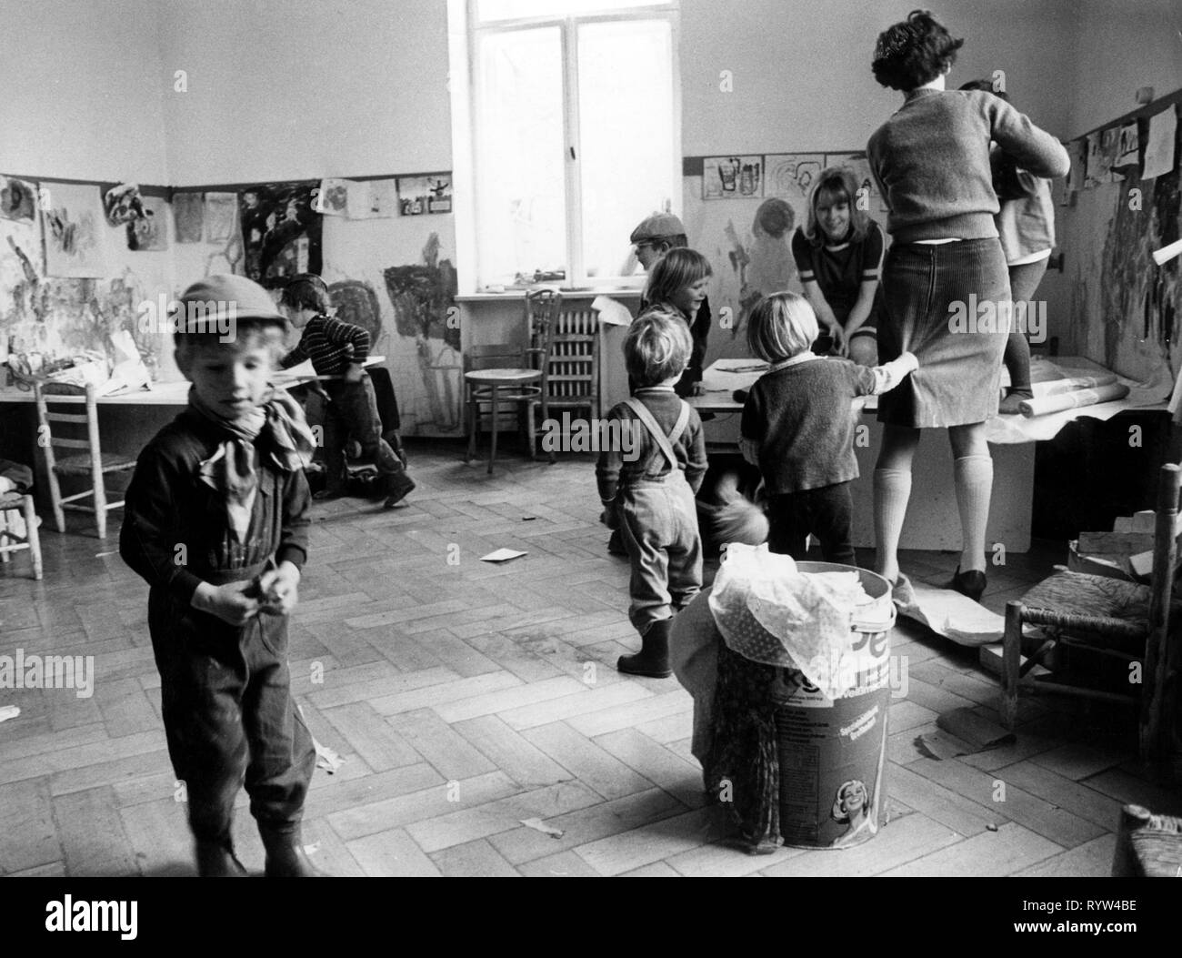 1970s Children Playing High Resolution Stock Photography and Images - Alamy