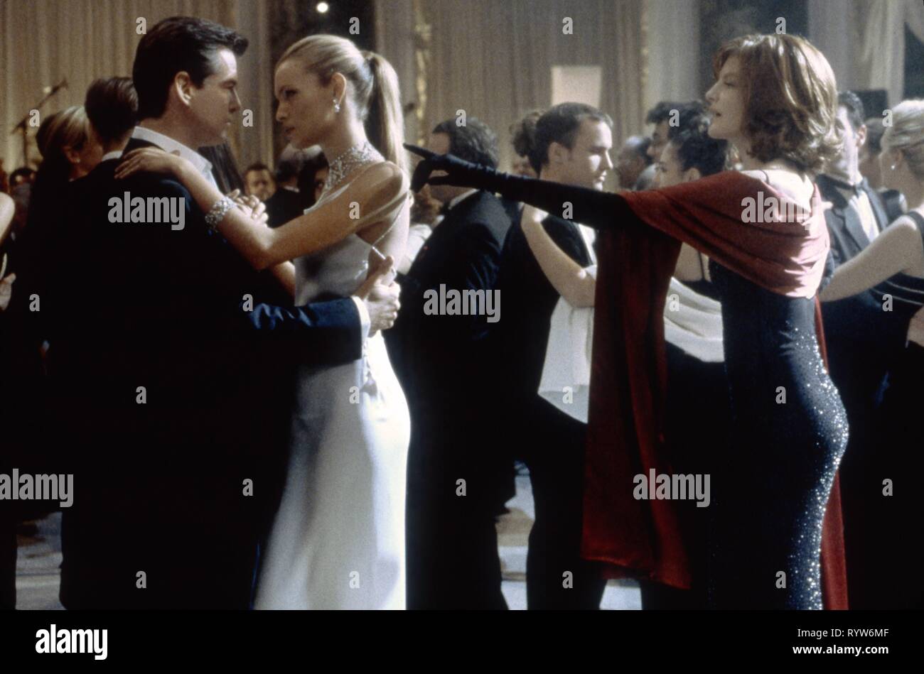 The Thomas Crown Affair Year : 1999 USA Director : John McTiernan ...