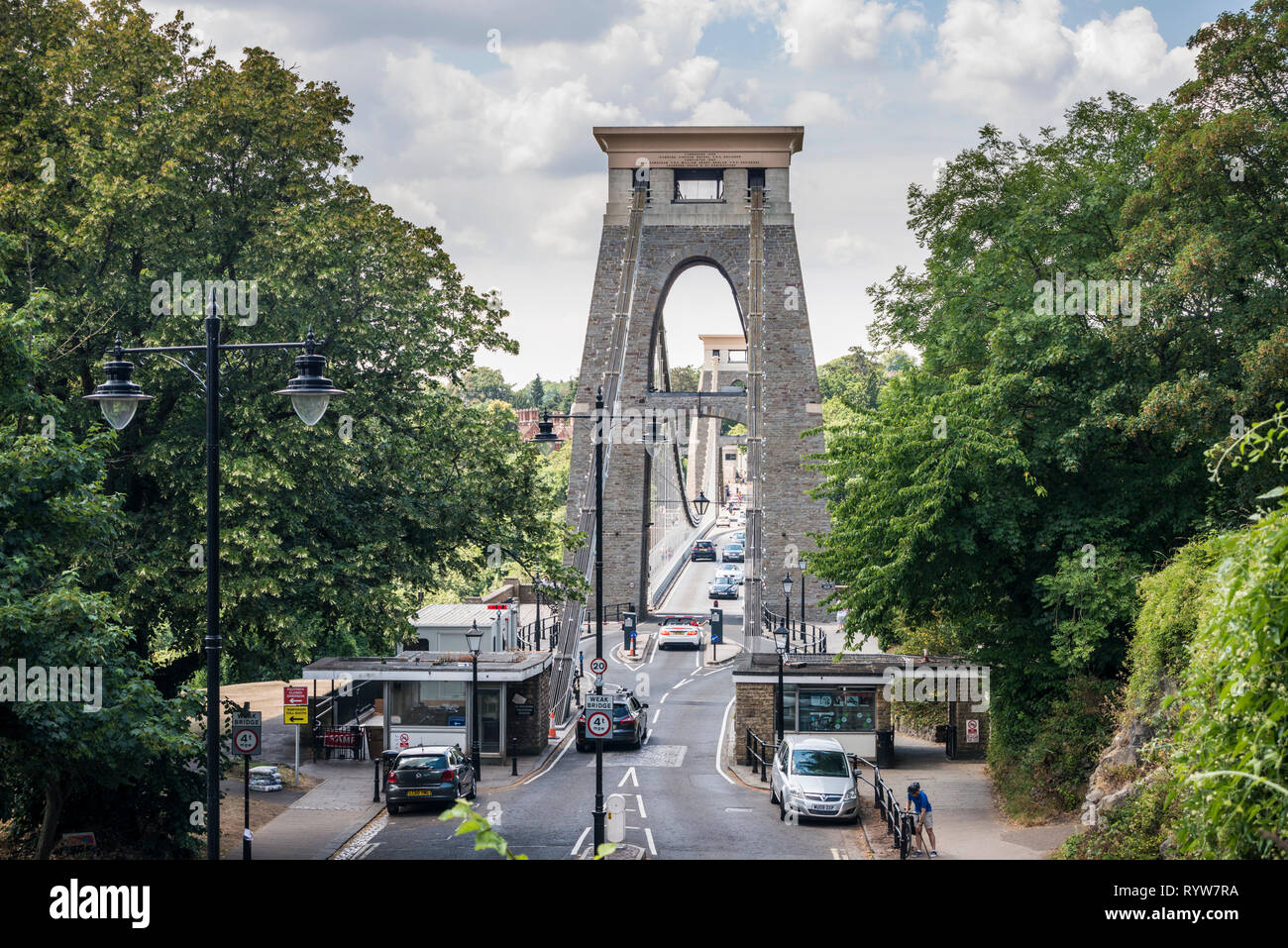 The Clifton Suspension Bridge spanning Avon Gorge and River Avon ...