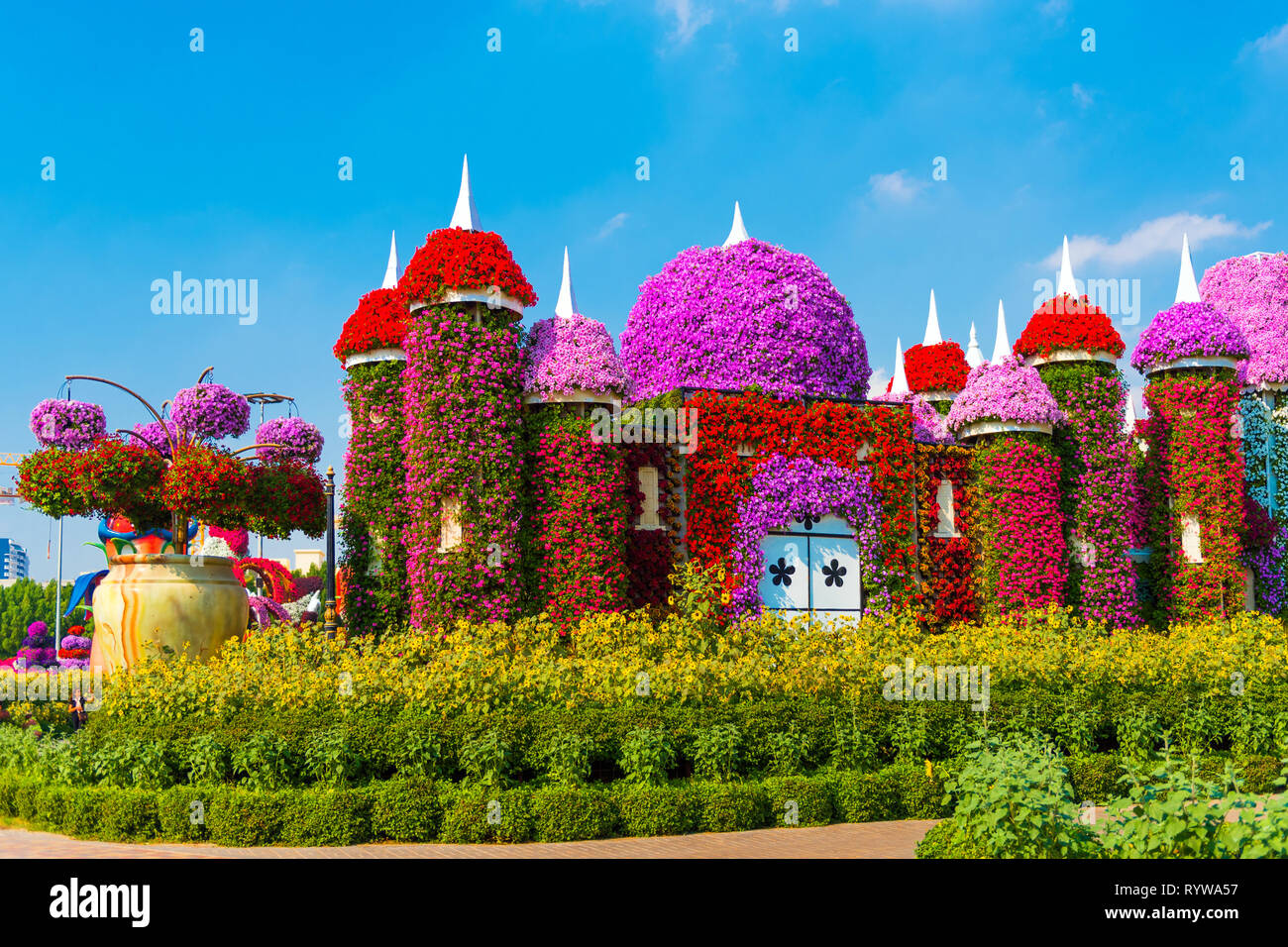 Sky garden building dubai hi-res stock photography and images - Alamy