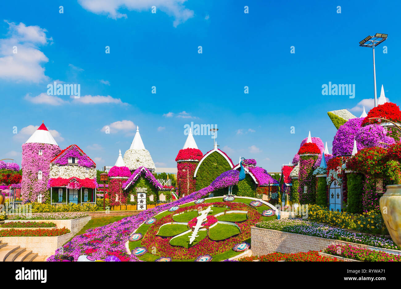 DUBAI, UNITED ARAB EMIRATES - DECEMBER 13, 2018: View of the building ...