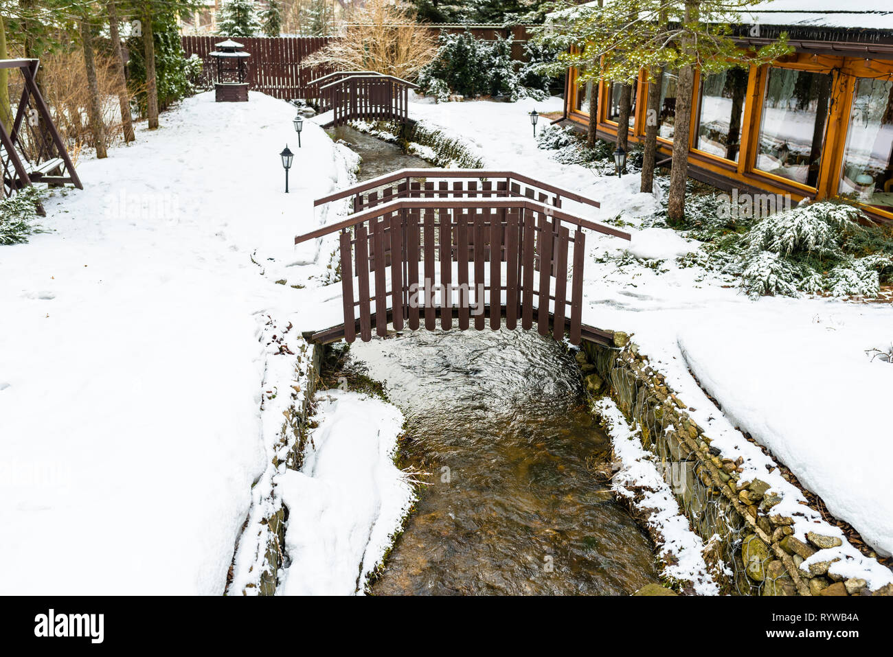 Wooden snow bridges hi-res stock photography and images - Alamy