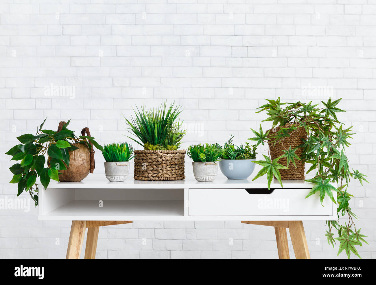 Greenery home hi-res stock photography and images - Alamy