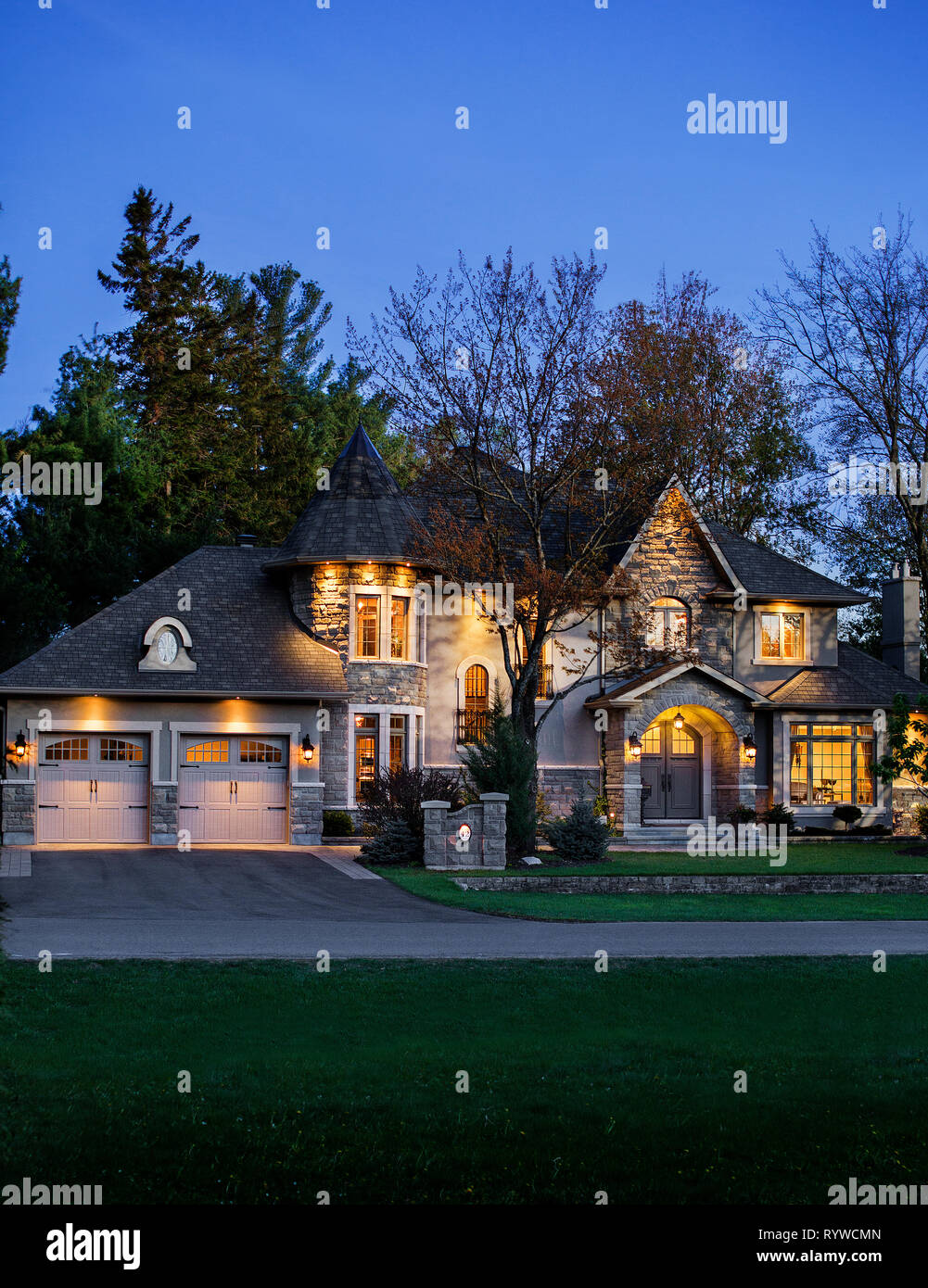 Canadian home hi-res stock photography and images - Alamy