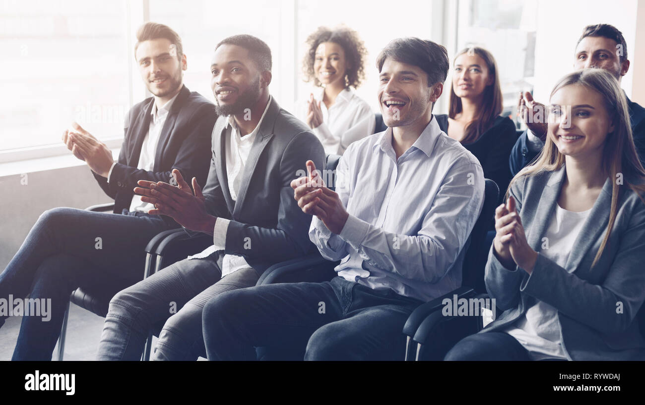 Speaker audience cheering hi-res stock photography and images - Alamy
