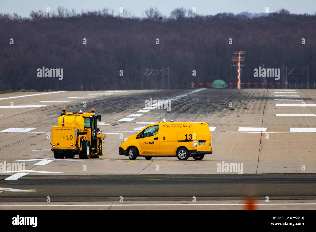 Dusseldorf International Airport, DUS, maintenance of the runway 05L ...