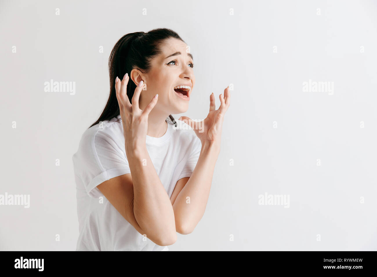 Screaming, hate, rage. Crying emotional angry woman screaming on gray ...