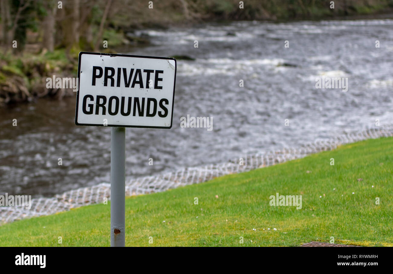 Signage private hi-res stock photography and images - Alamy