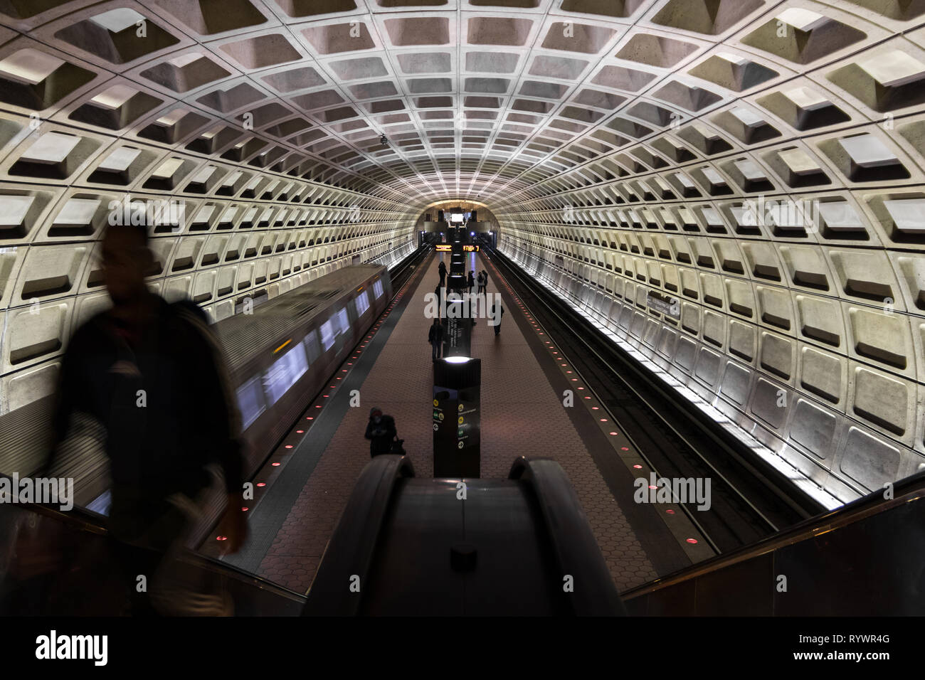 Metro rail washington dc hi-res stock photography and images - Alamy