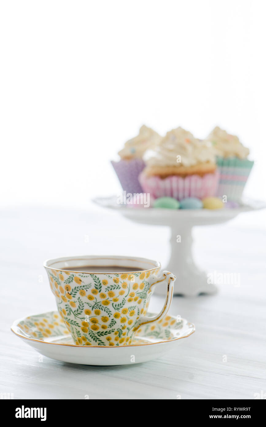Vintage coffee cup with cupcakes Stock Photo - Alamy