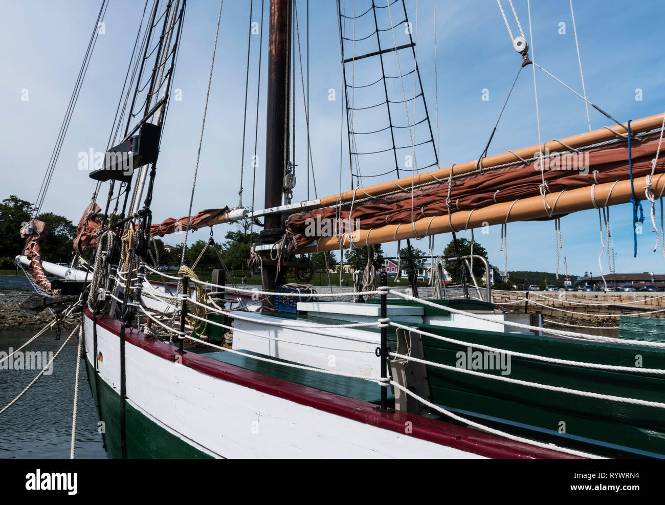 Maine sailing schooner hi-res stock photography and images - Alamy