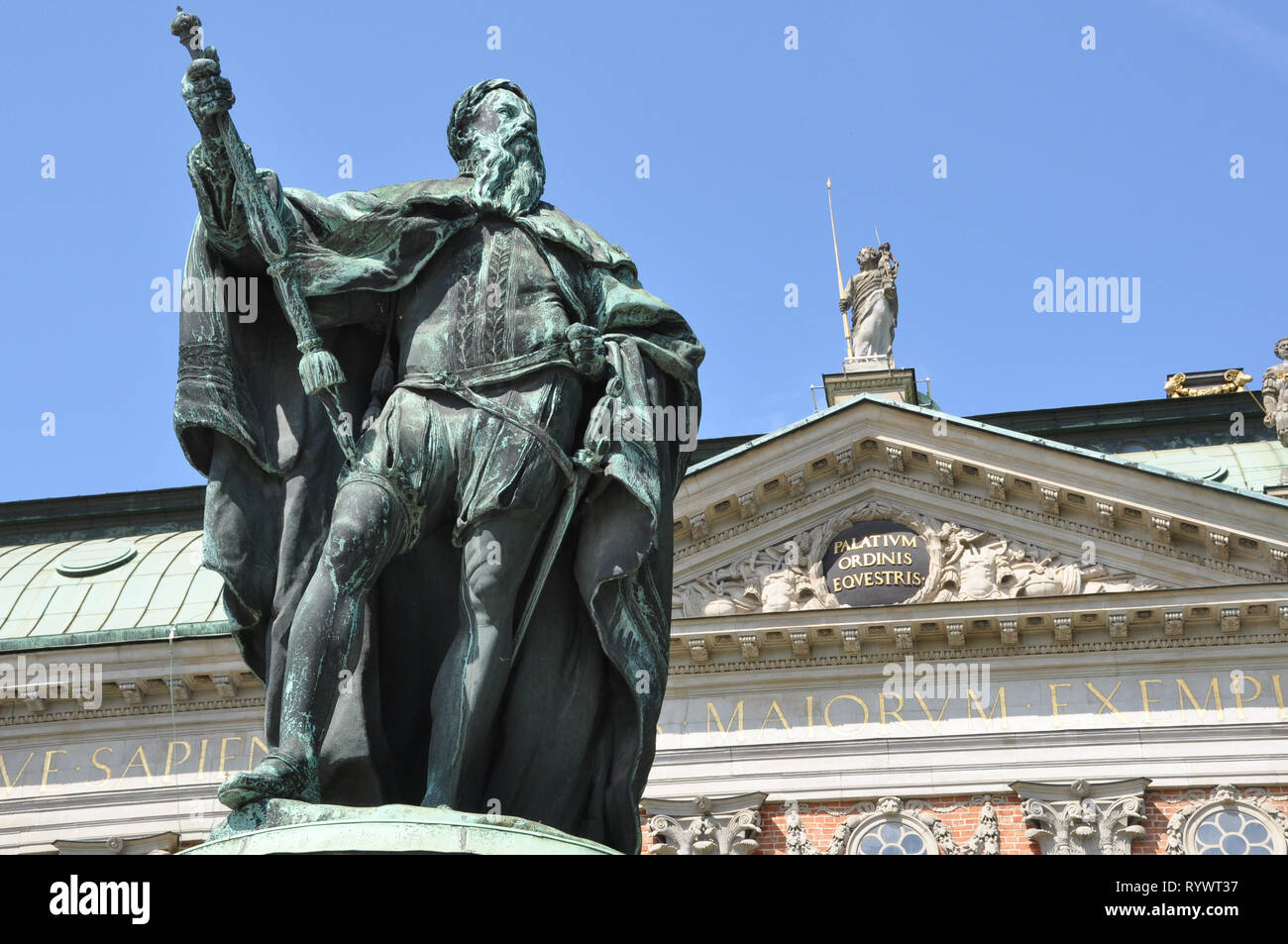 King gustaf statue hi-res stock photography and images - Alamy