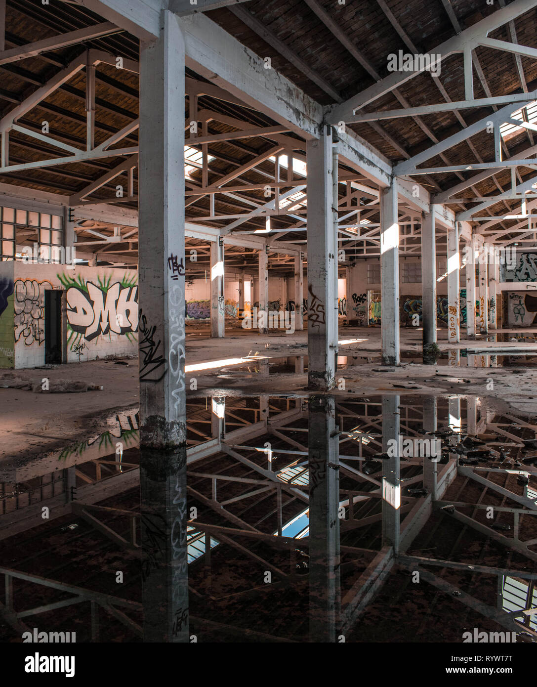 Abandoned warehouse hi-res stock photography and images - Alamy
