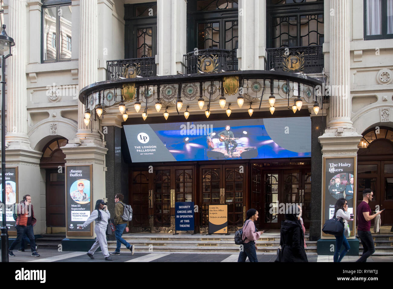 London palladium stage door hi-res stock photography and images - Alamy